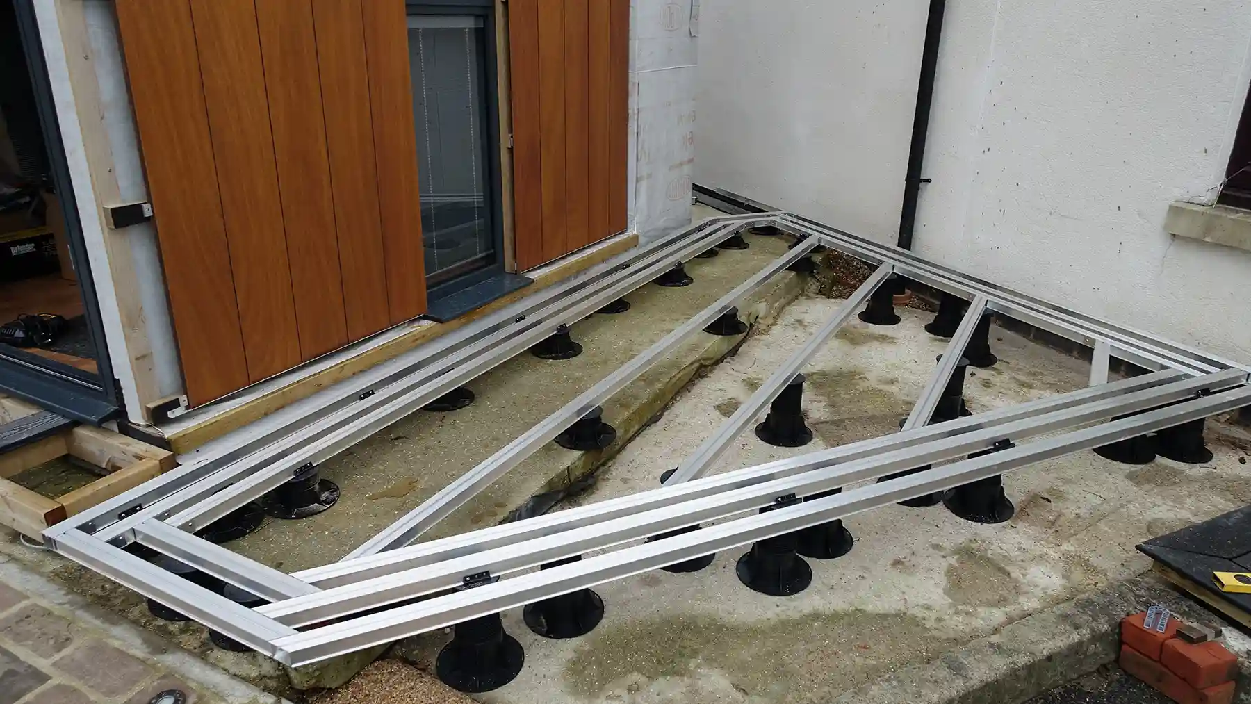 Metal frames for decking: benefits and drawbacks - Blog - Kennedy ...